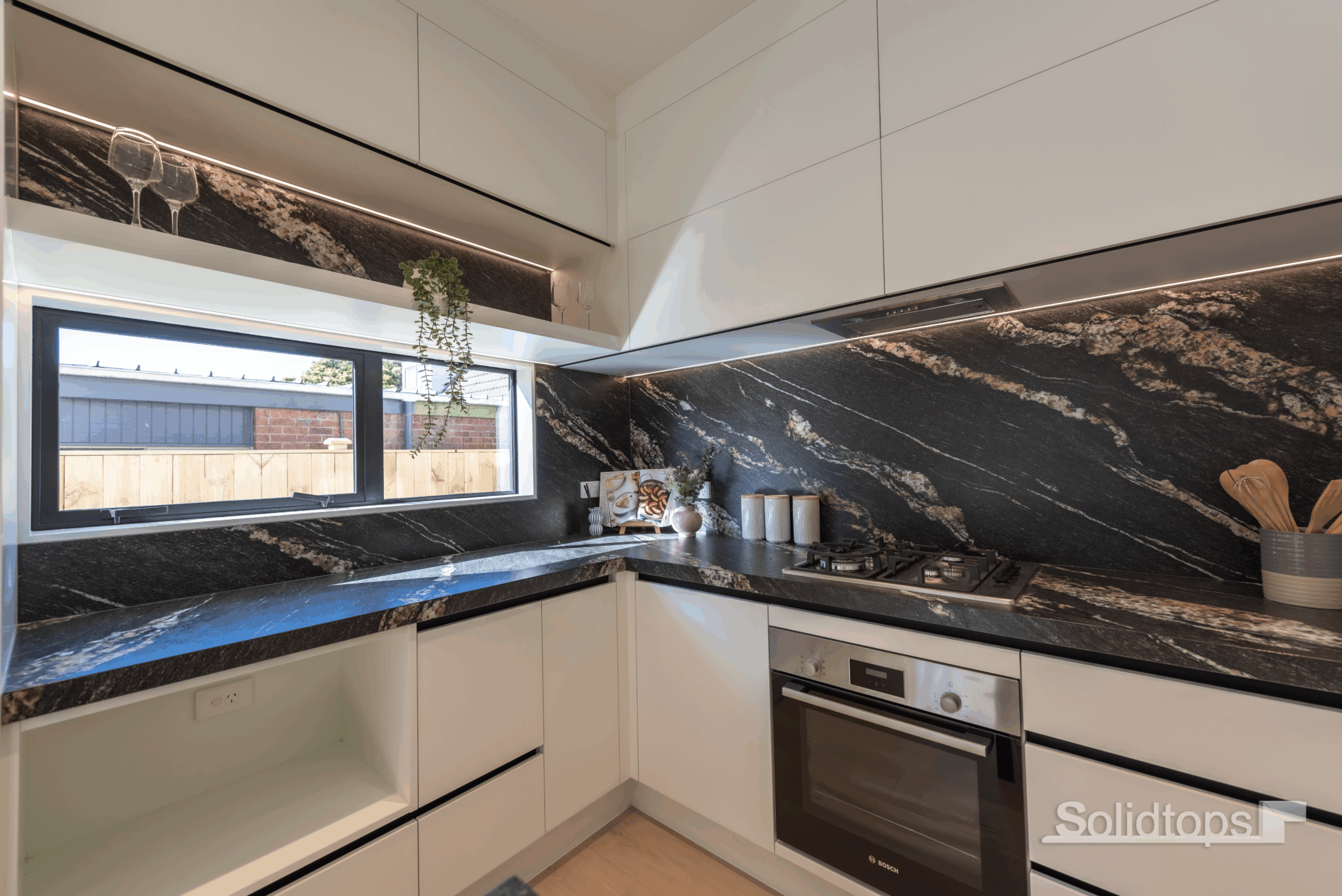 Porcelain - Noir Cascade - Solidtops