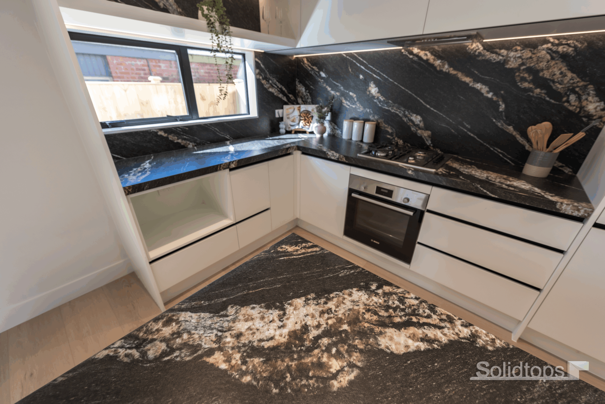 Porcelain - Noir Cascade - Solidtops
